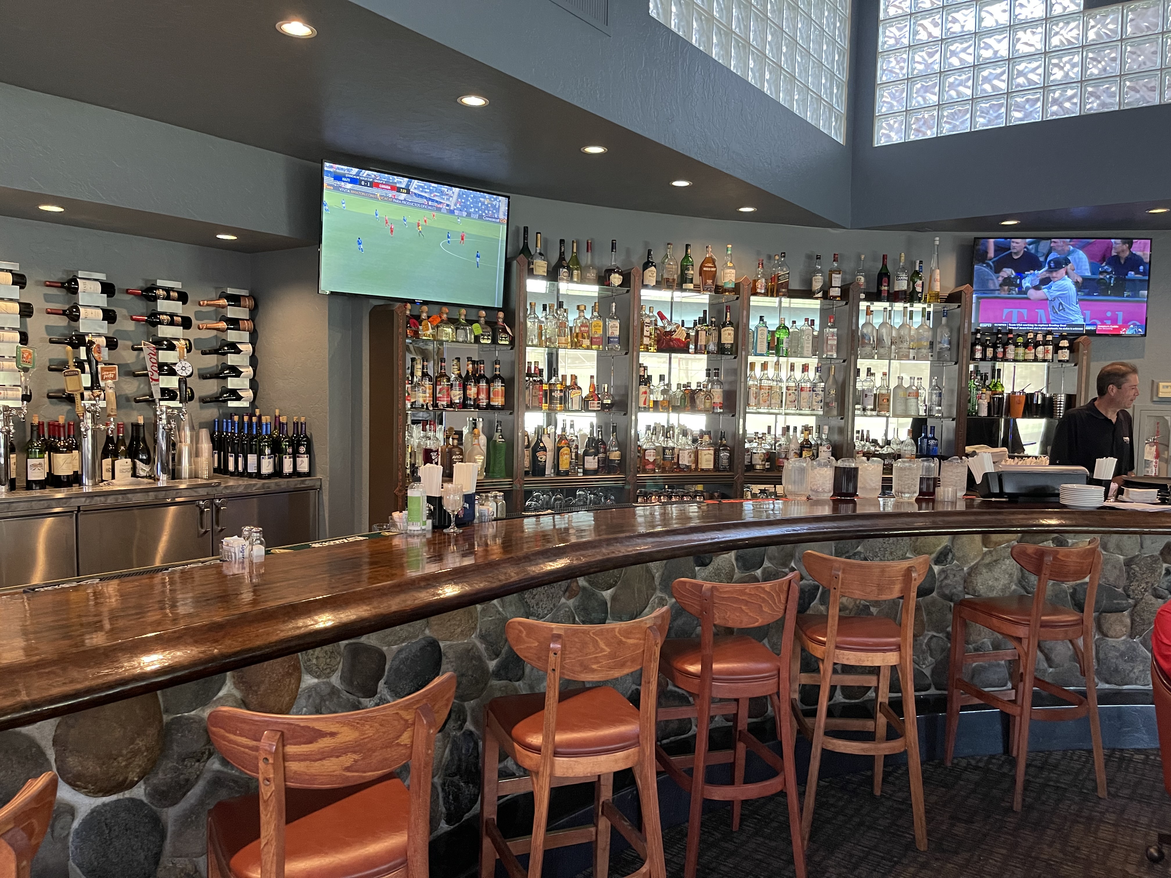 Restaurant & Lounge - Mount Shasta Resort
